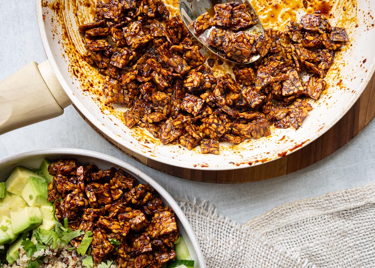 Sticky tempeh uit de airfryer - Zoetrecepten